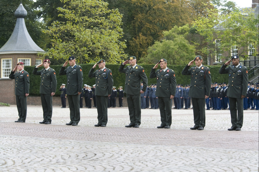 Dapperheid beloond - Dutch Defence Press