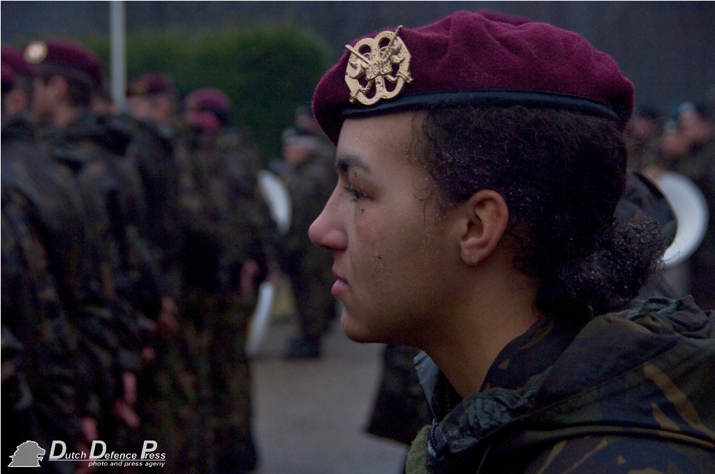 Jongste vrouwelijke rode baret - Dutch Defence Press