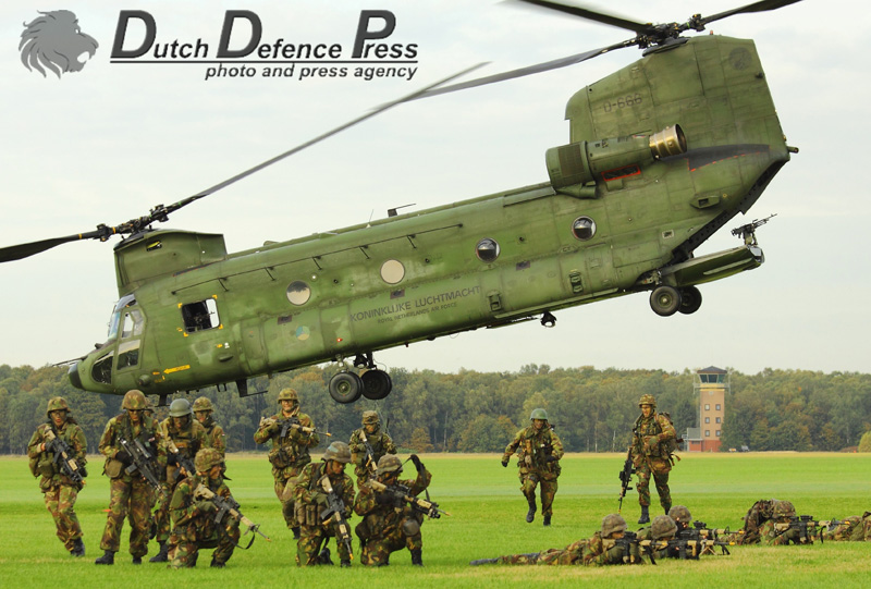 Twee decennia Nederlandse Rode Baretten 11 Luchtmobiele Brigade (Air ...