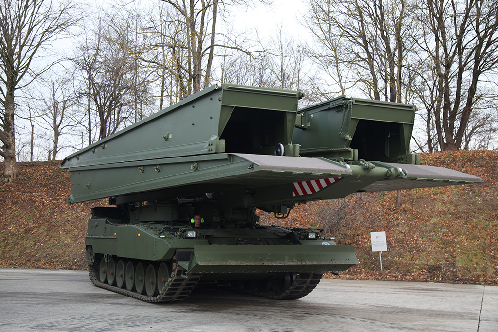 The Netherlands receive the first Leguan bridge-layers - Dutch Defence ...