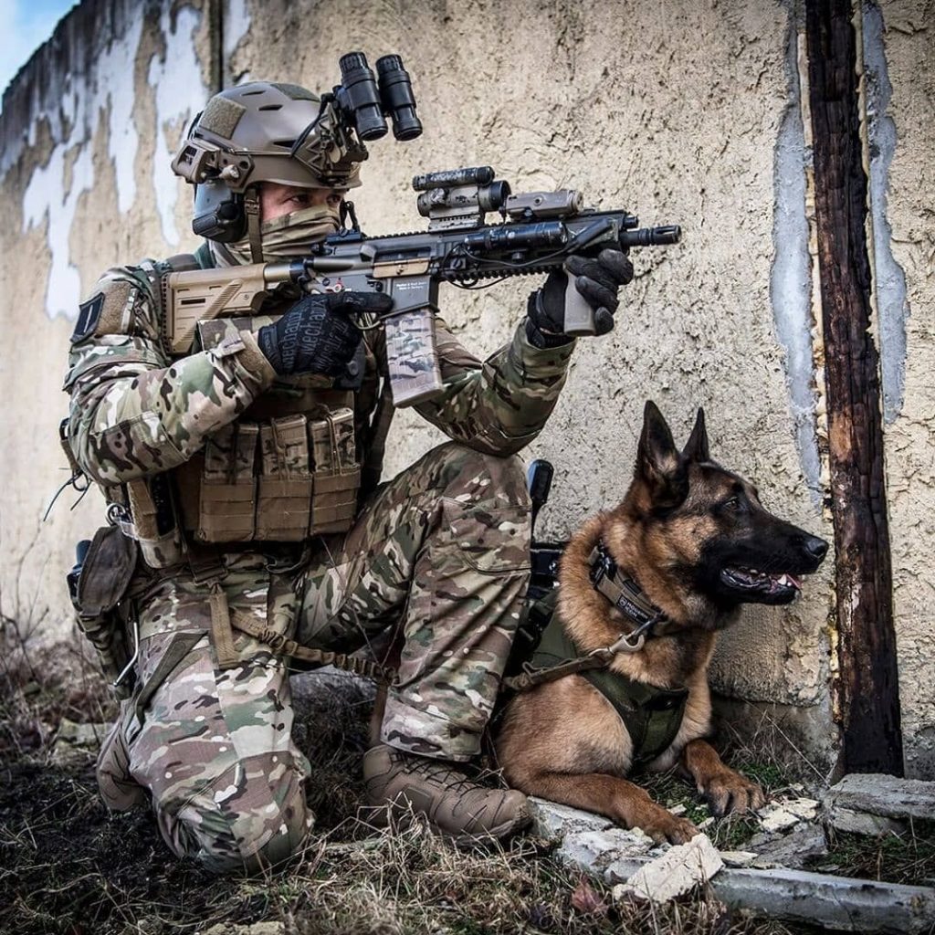 Unieke band tussen handler en zijn Multi-Purpose Combat Dog - Dutch ...