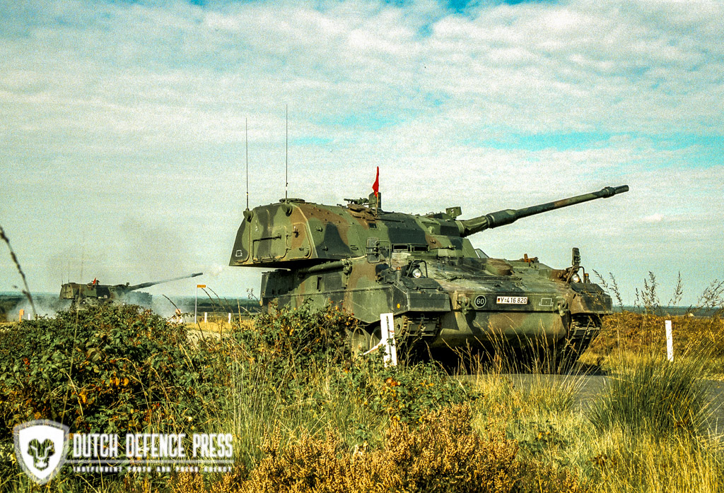 The German Army’s Artillery School shows off the PzH 2000 Self-Propelled Howitzer – the most ...