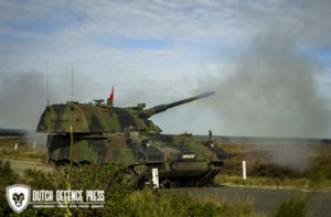 The German Army’s Artillery School shows off the PzH 2000 Self ...