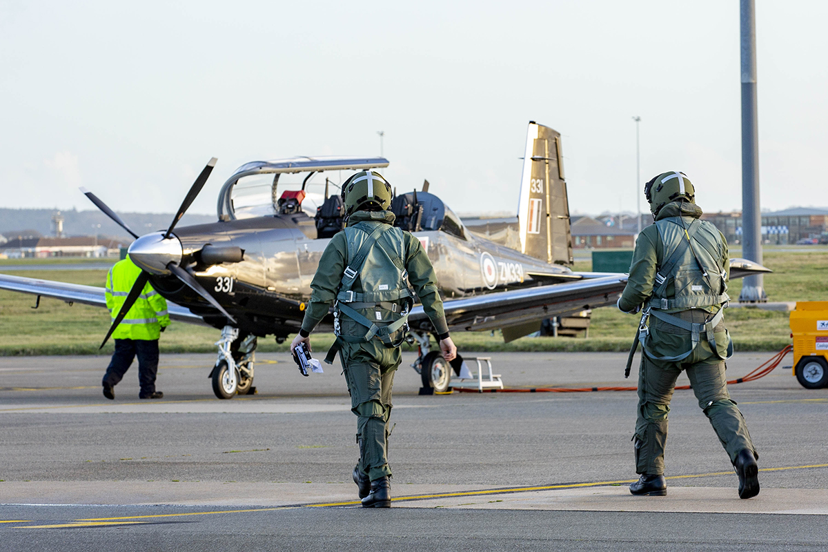 Vliegeropleiding nieuwe stijl - Dutch Defence Press